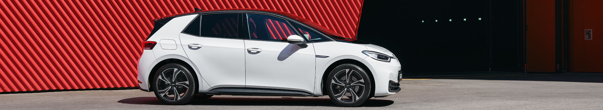 The DEZENT KB dark meets the VW ID.3