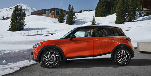 The DEZENT KF silver and dark meet the Smart #1